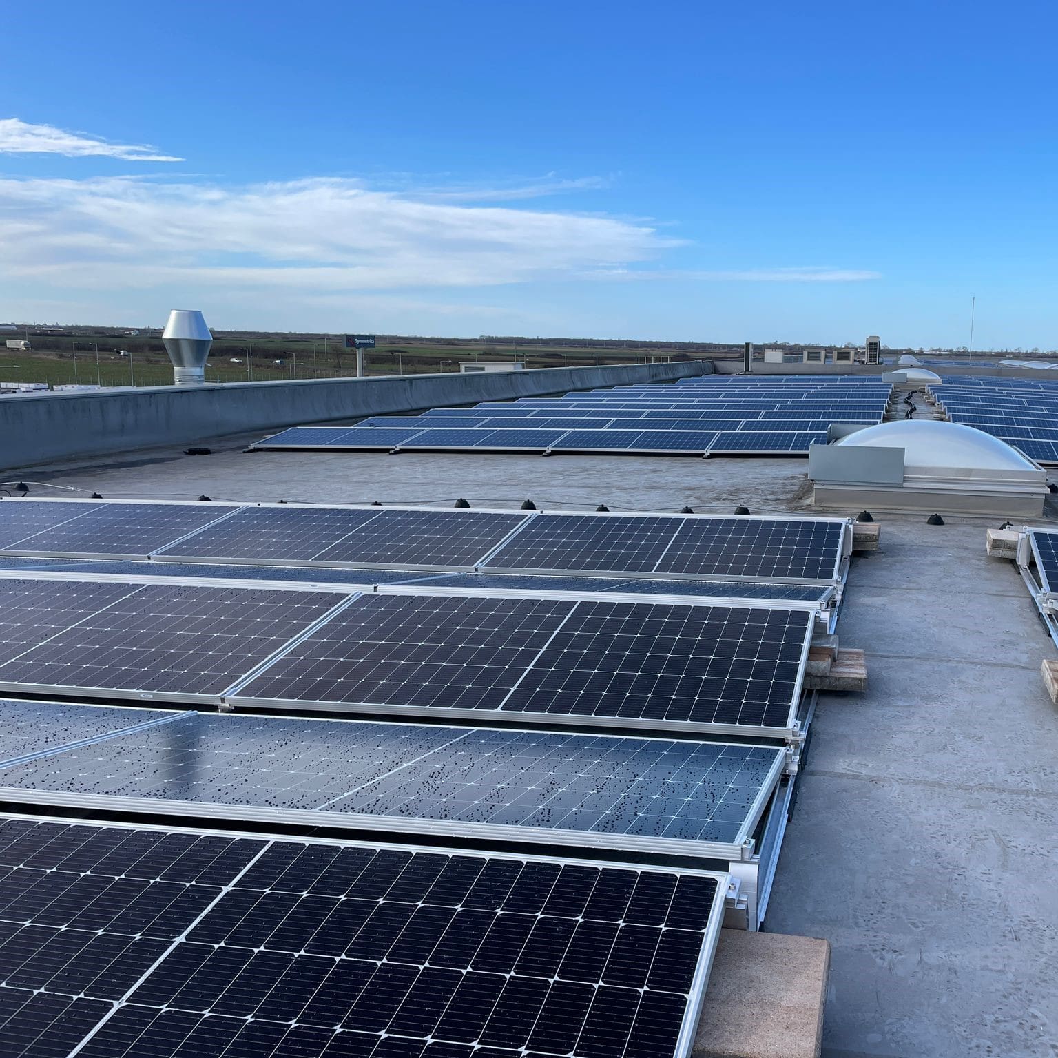 E.ON: 400 de centrale electrice fotovoltaice livrate companiilor ...